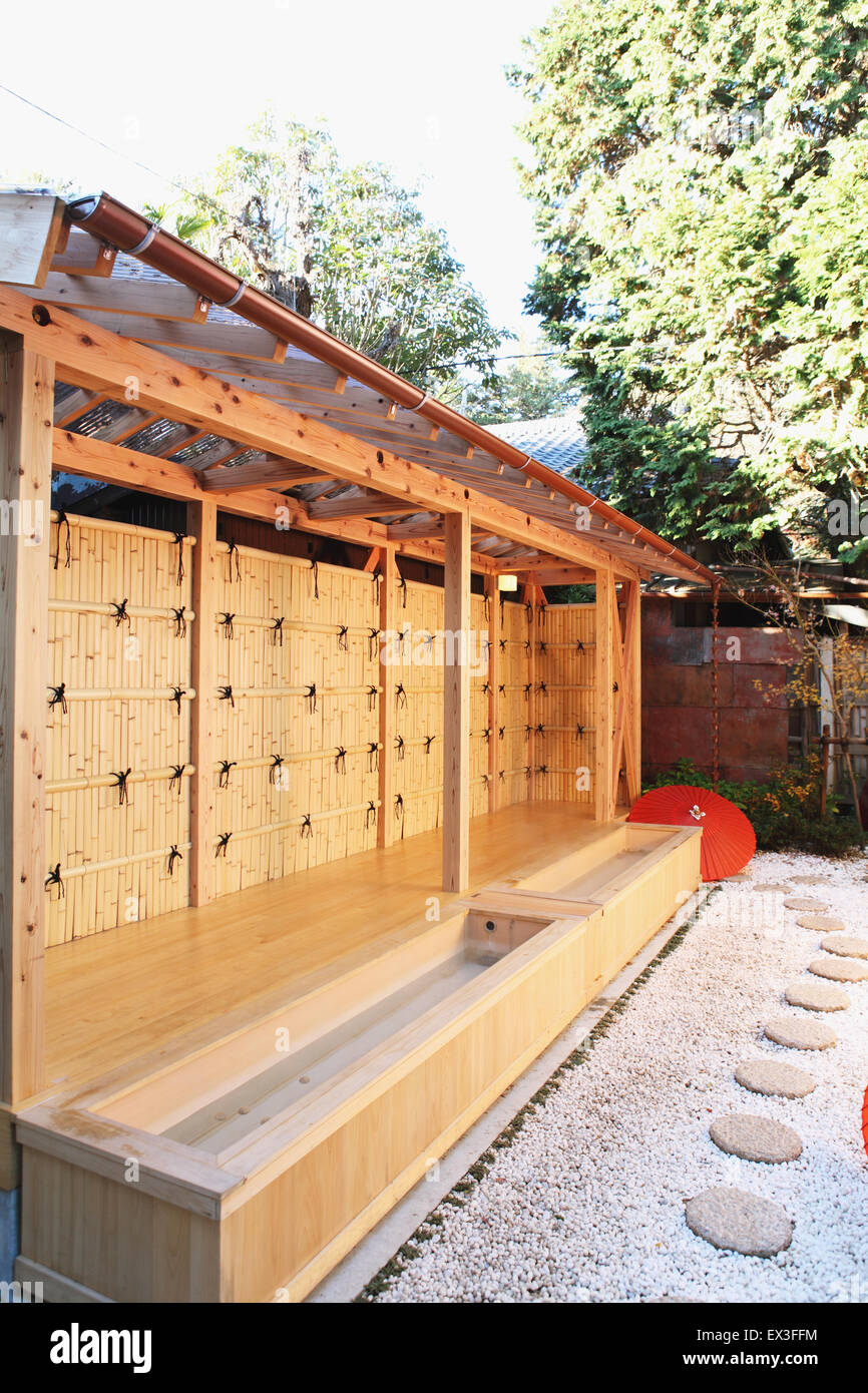 Japan foot bath hi-res stock photography and images - Alamy