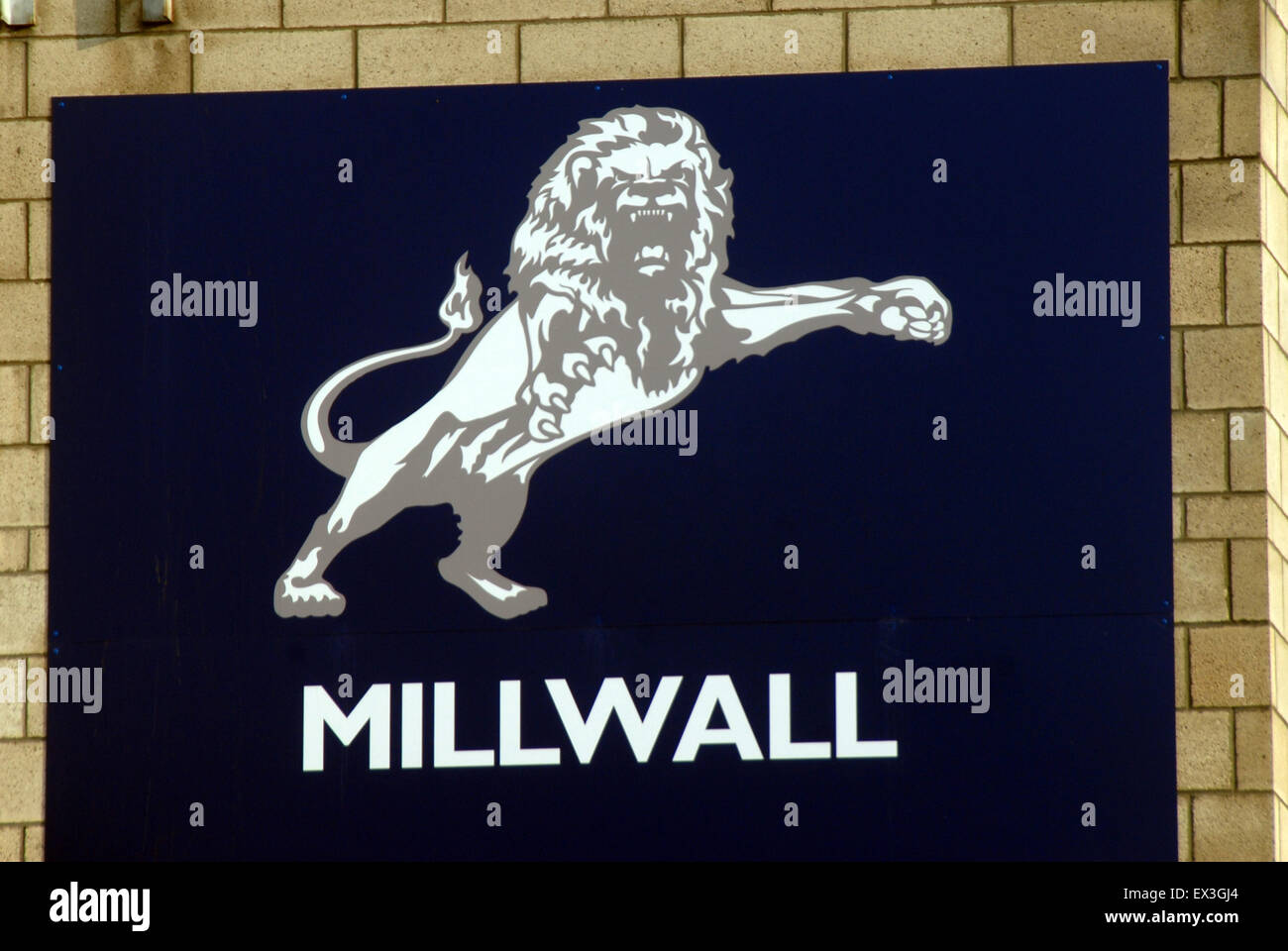 Millwall football club badge hi-res stock photography and images - Alamy