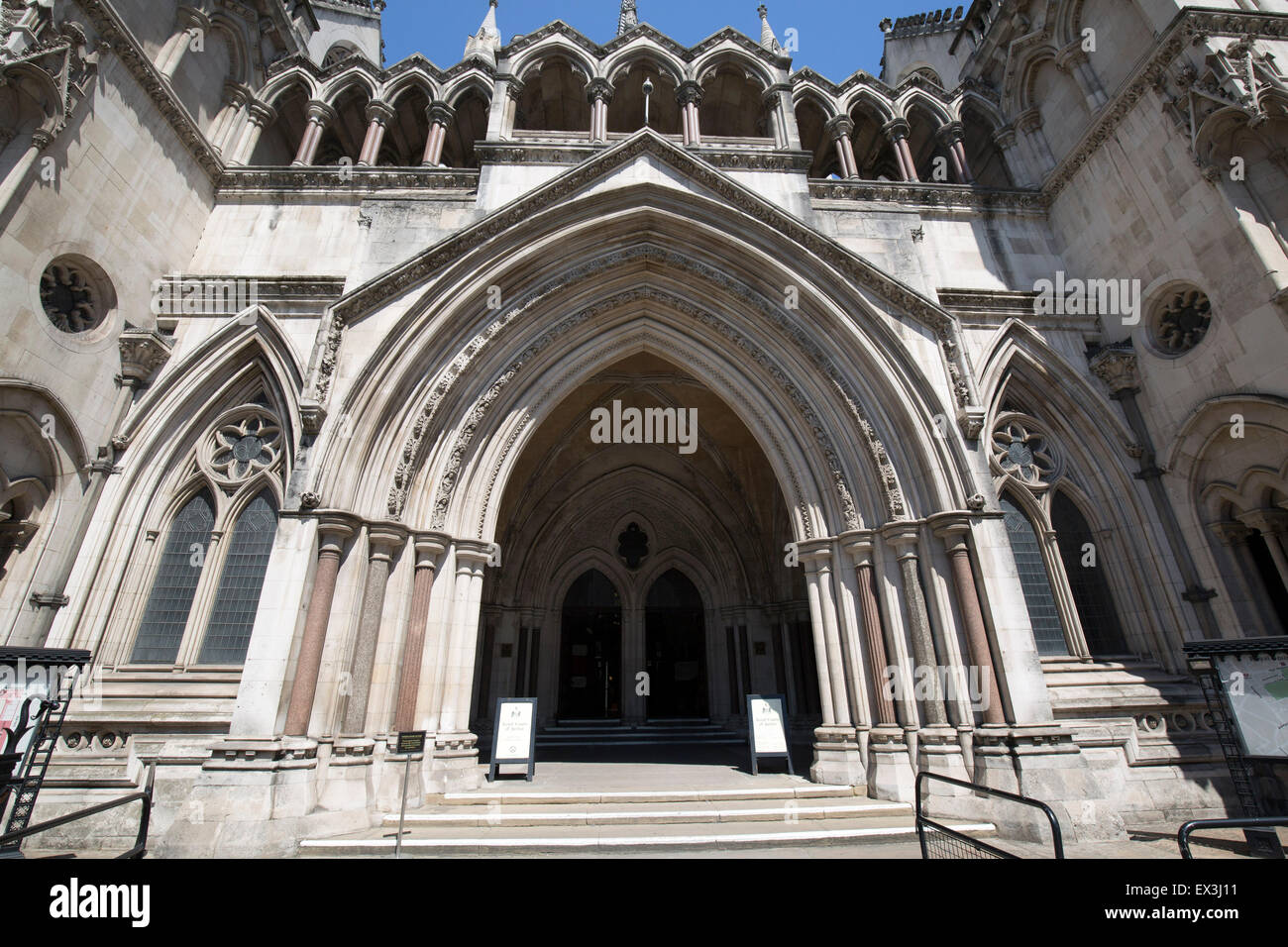 High courts london hi-res stock photography and images - Alamy