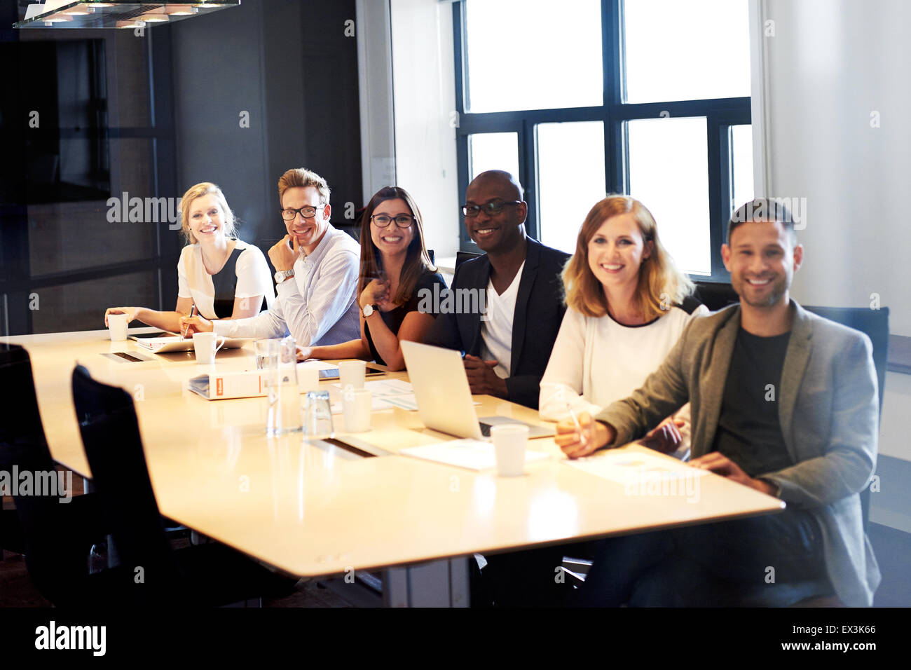 Business meeting conference room hi-res stock photography and images ...