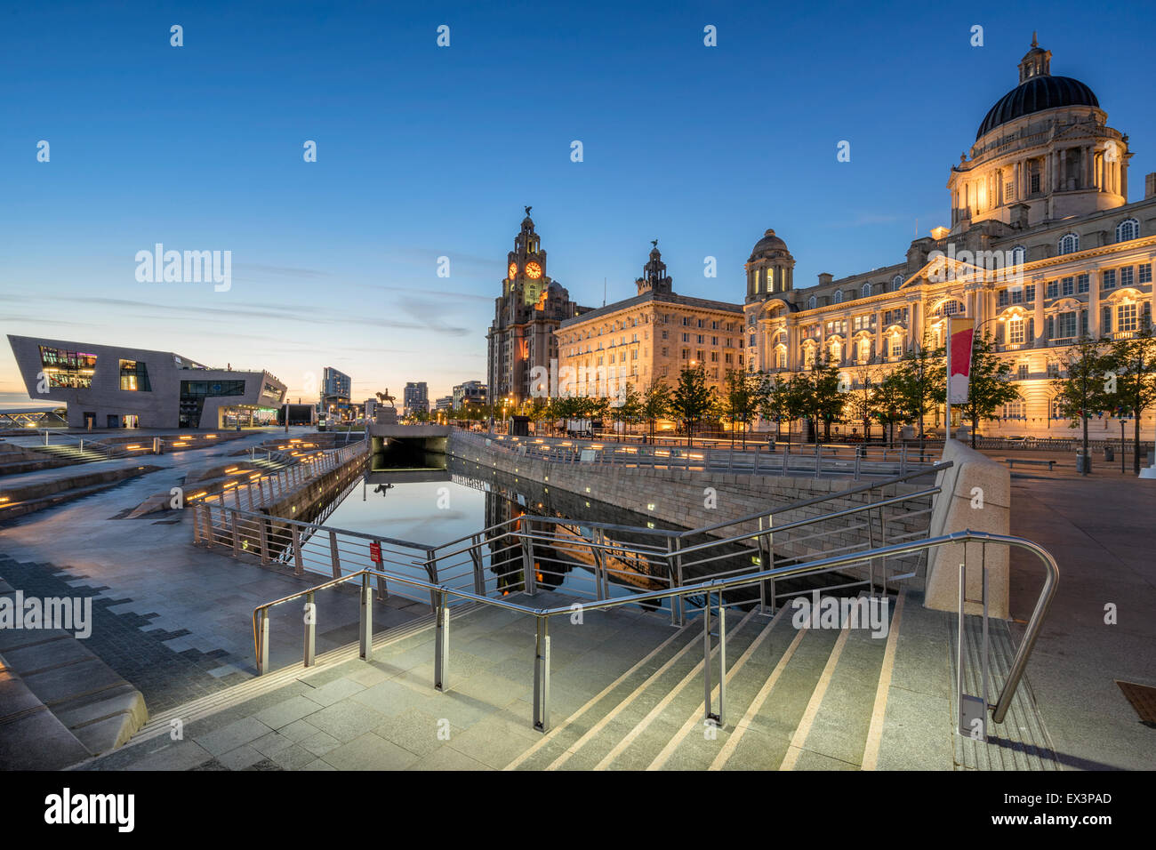 Three graces cunard liver hi-res stock photography and images - Alamy