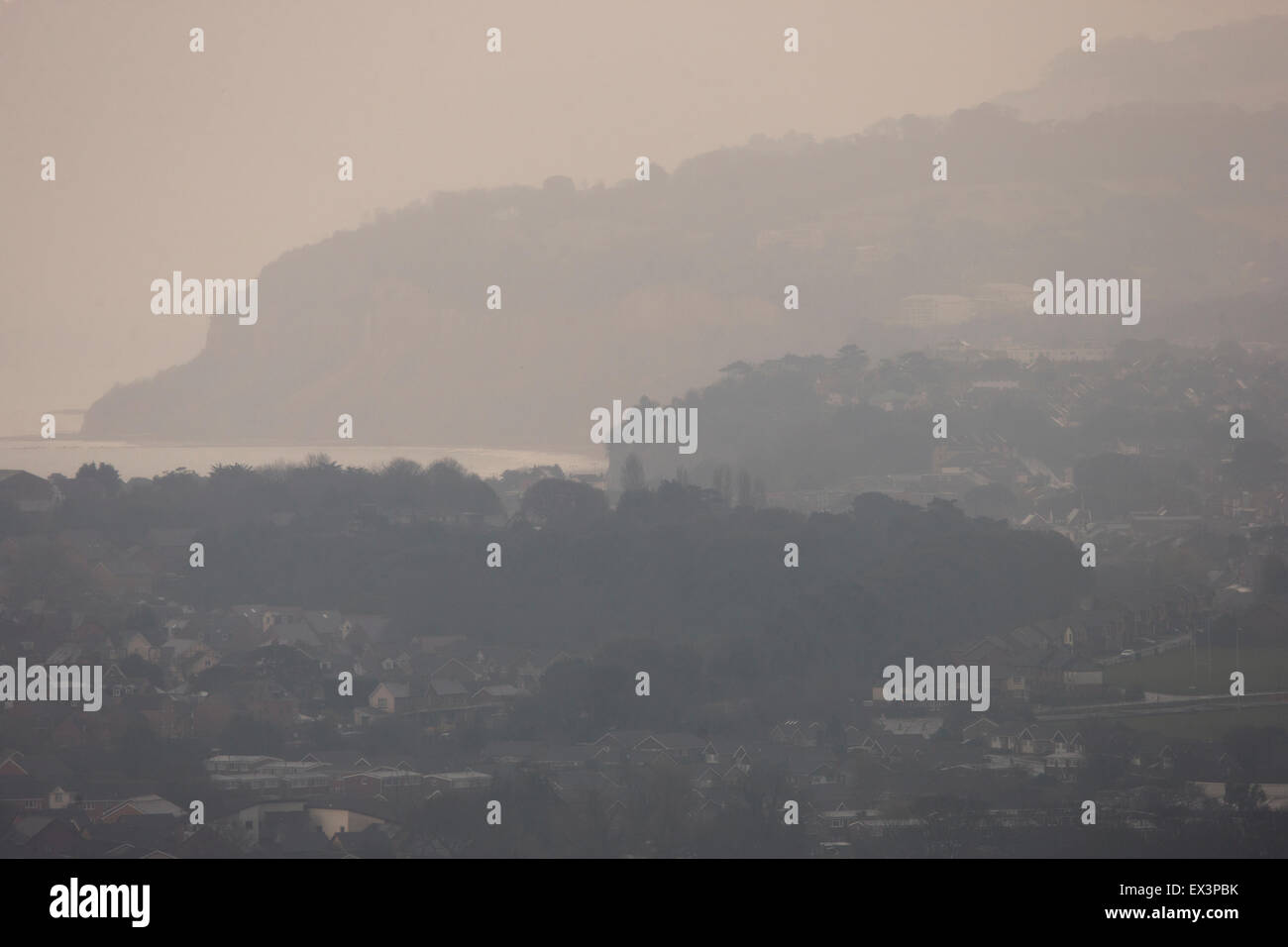Light mist uk village hi-res stock photography and images - Alamy