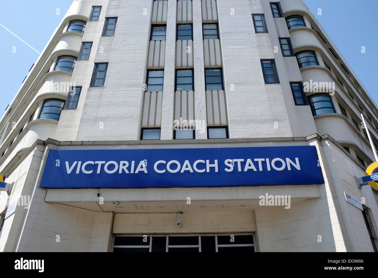 London art deco station hi-res stock photography and images - Alamy