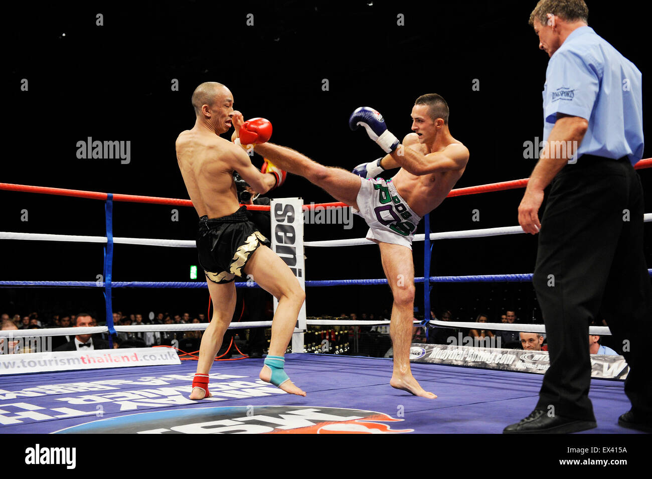 Muay Thai Kick boxing bout Stock Photo - Alamy