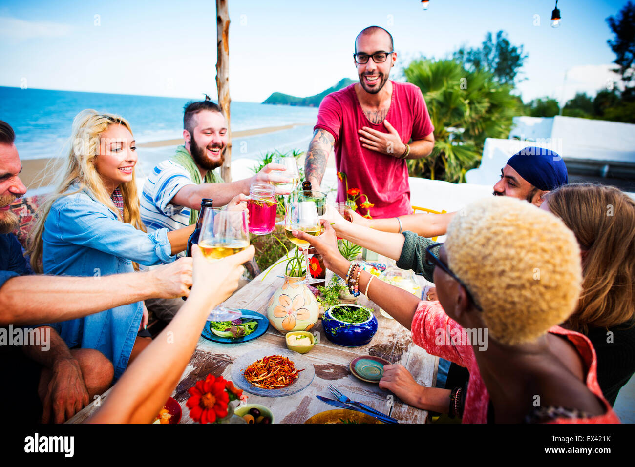 Group dinner outside hi-res stock photography and images - Alamy