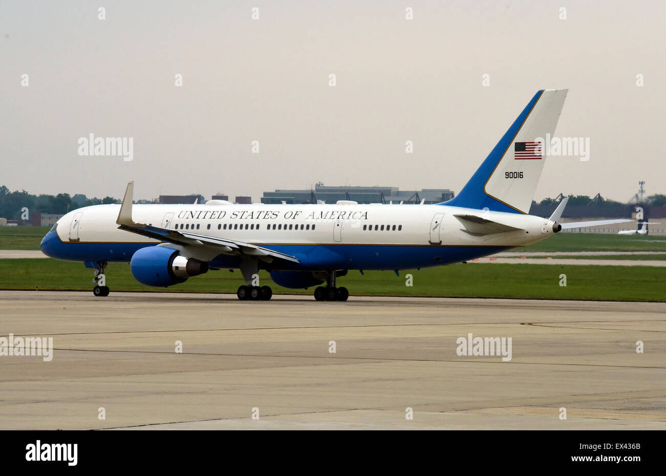 Air Force One, with United States President Barack Obama aboard, taxis ...