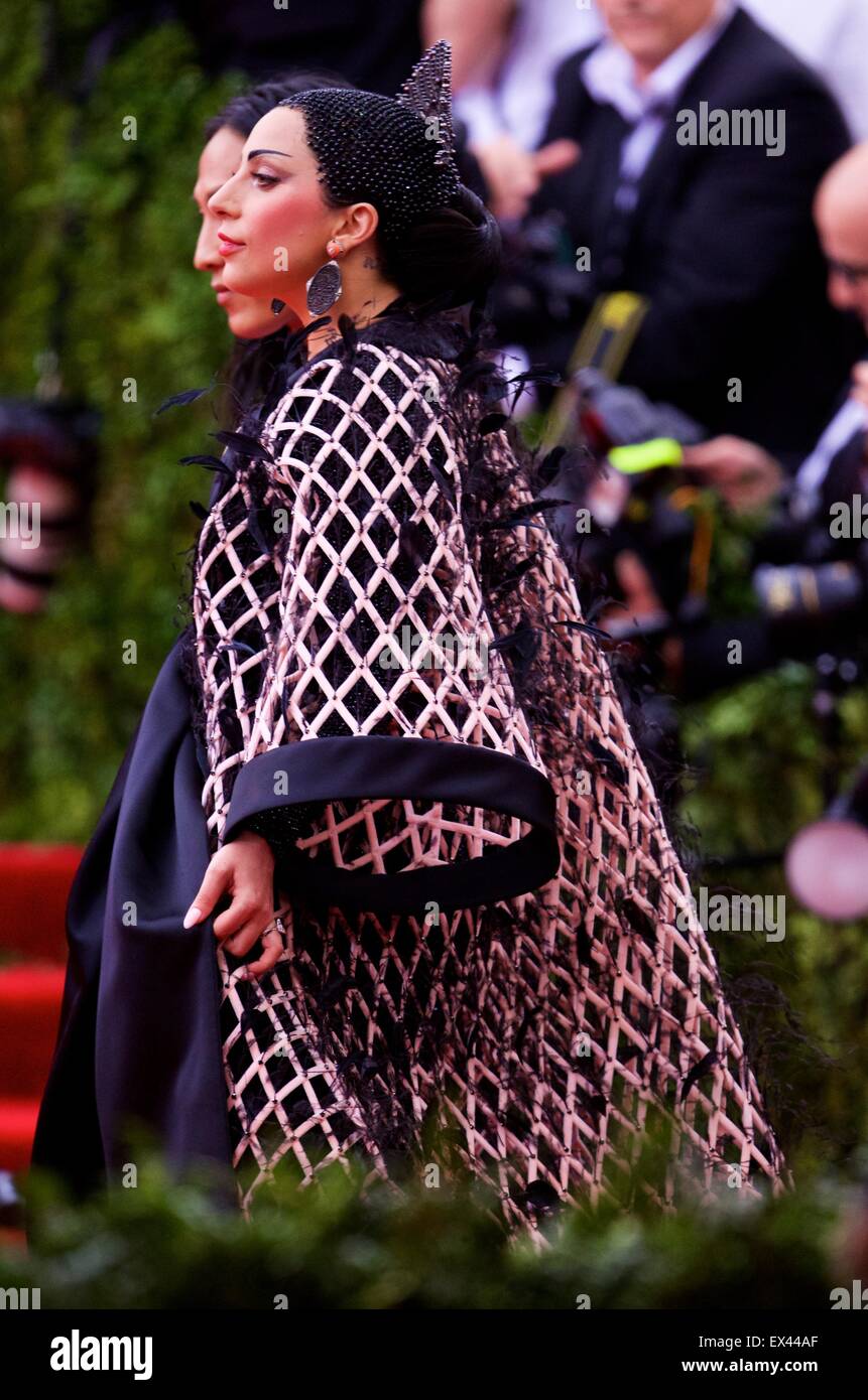 Met Gala - 'China: Through The Looking Glass' Costume Institute Benefit ...