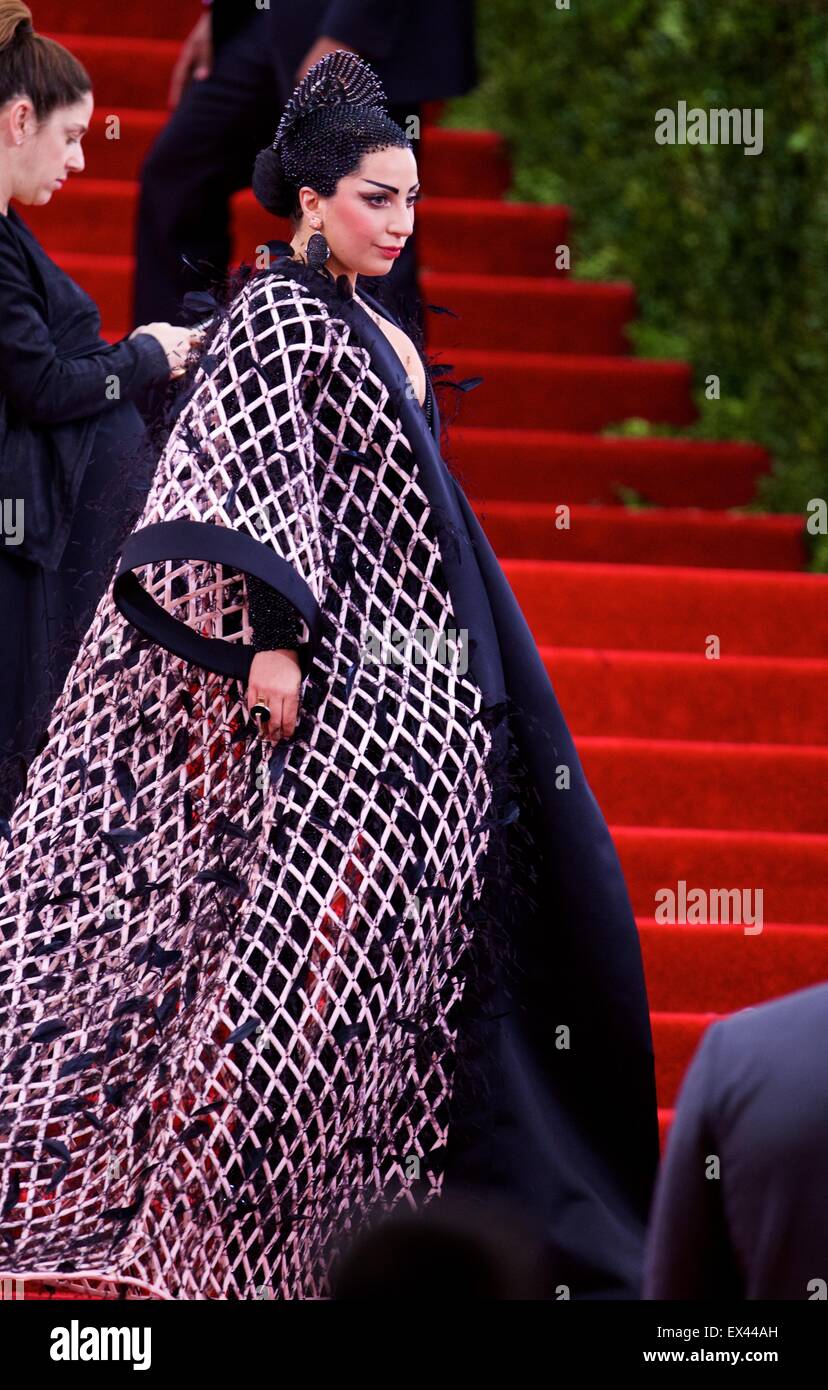 Met Gala - 'China: Through The Looking Glass' Costume Institute Benefit ...