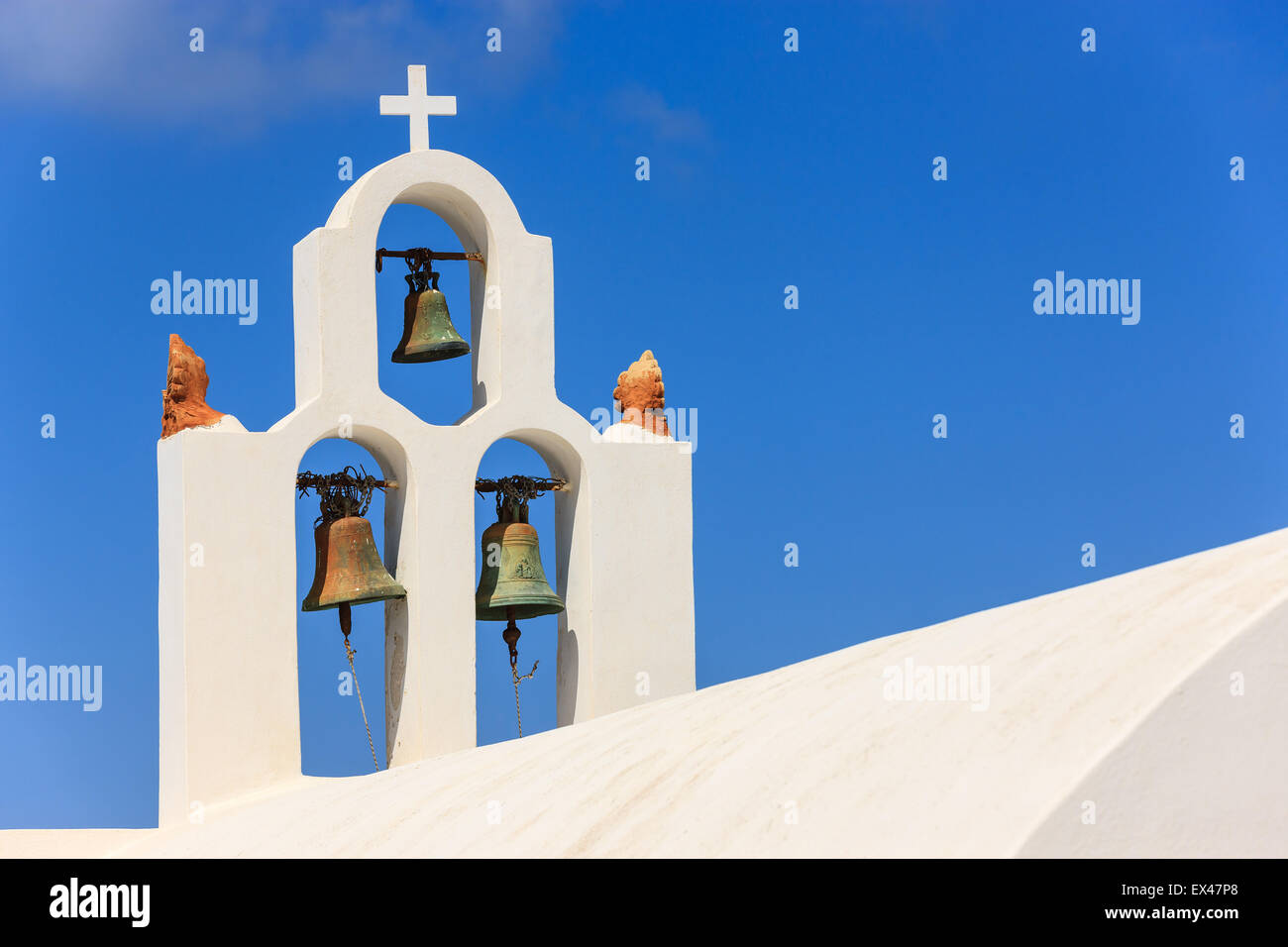 Traditional Greek Cyclades architecture style in Imerovigli, a small ...