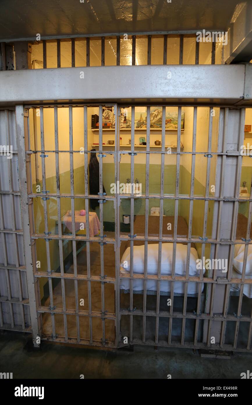 Alcatraz prison cell hi-res stock photography and images - Alamy