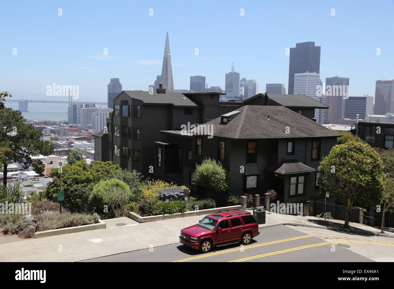 San Francisco street scene from Nob Hill with downtown in the ...