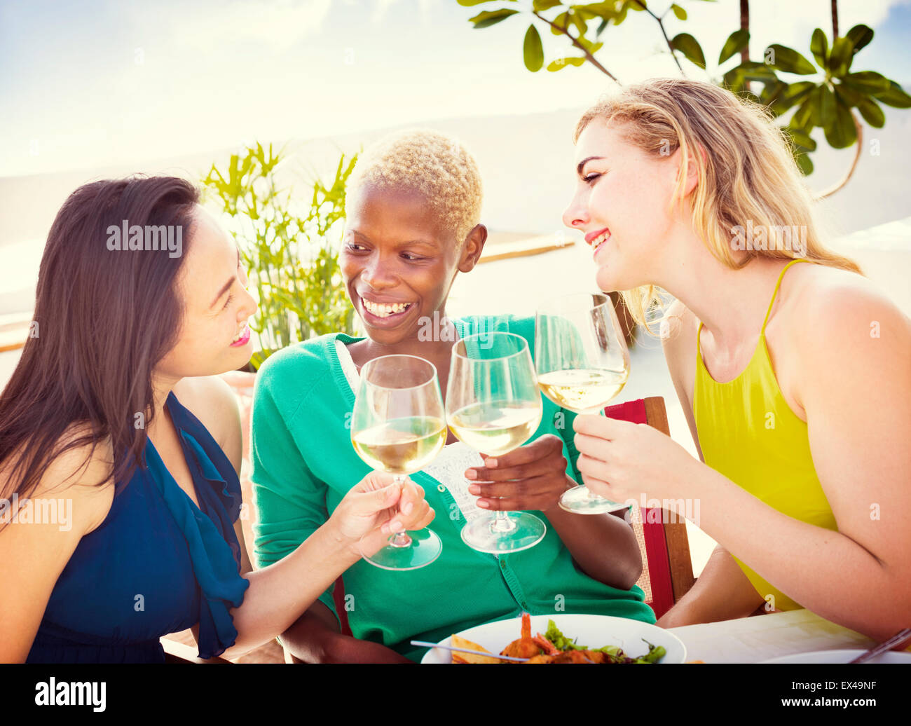 Girls out drinking party hi-res stock photography and images - Alamy