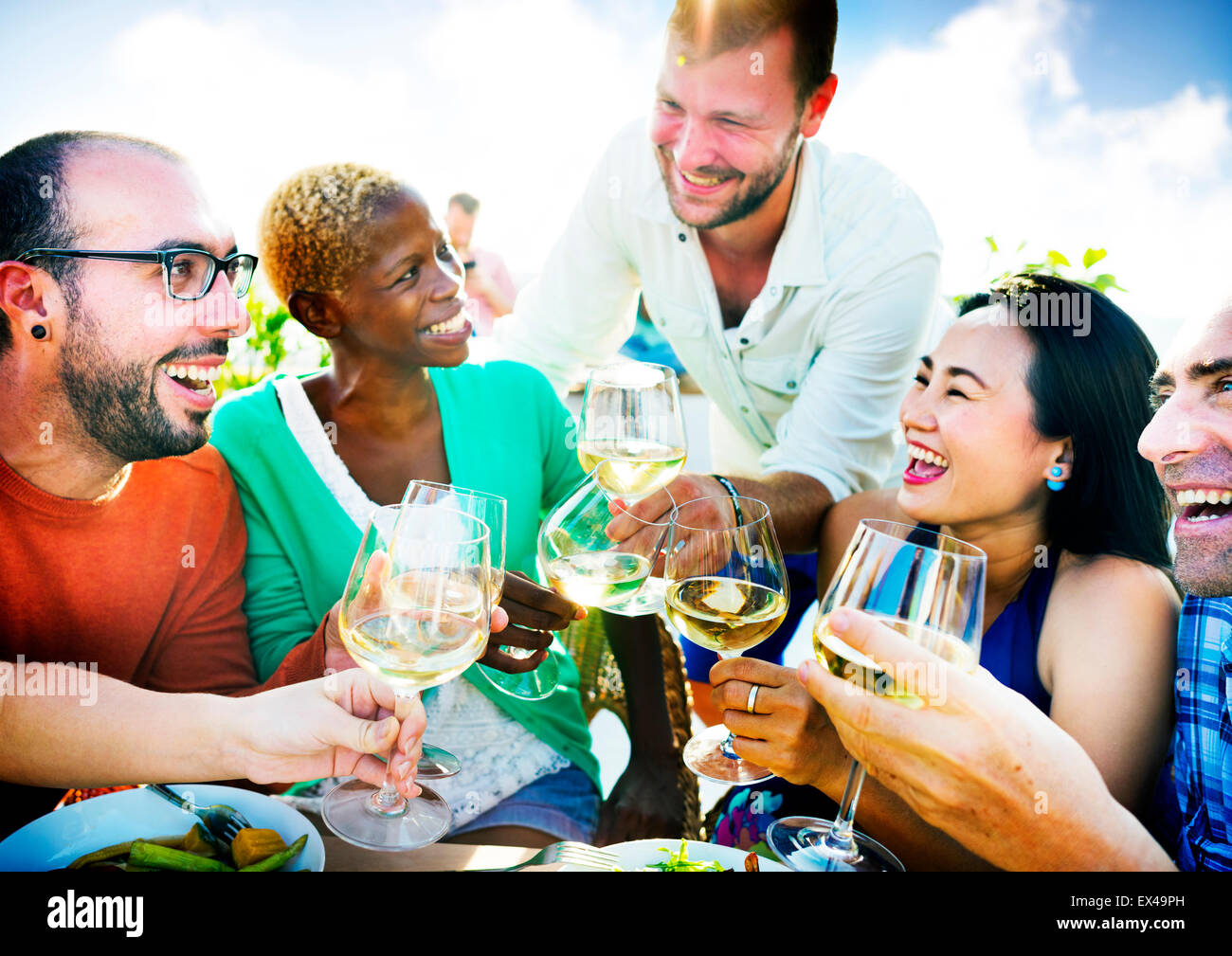 Drinking friends cheers hi-res stock photography and images - Alamy