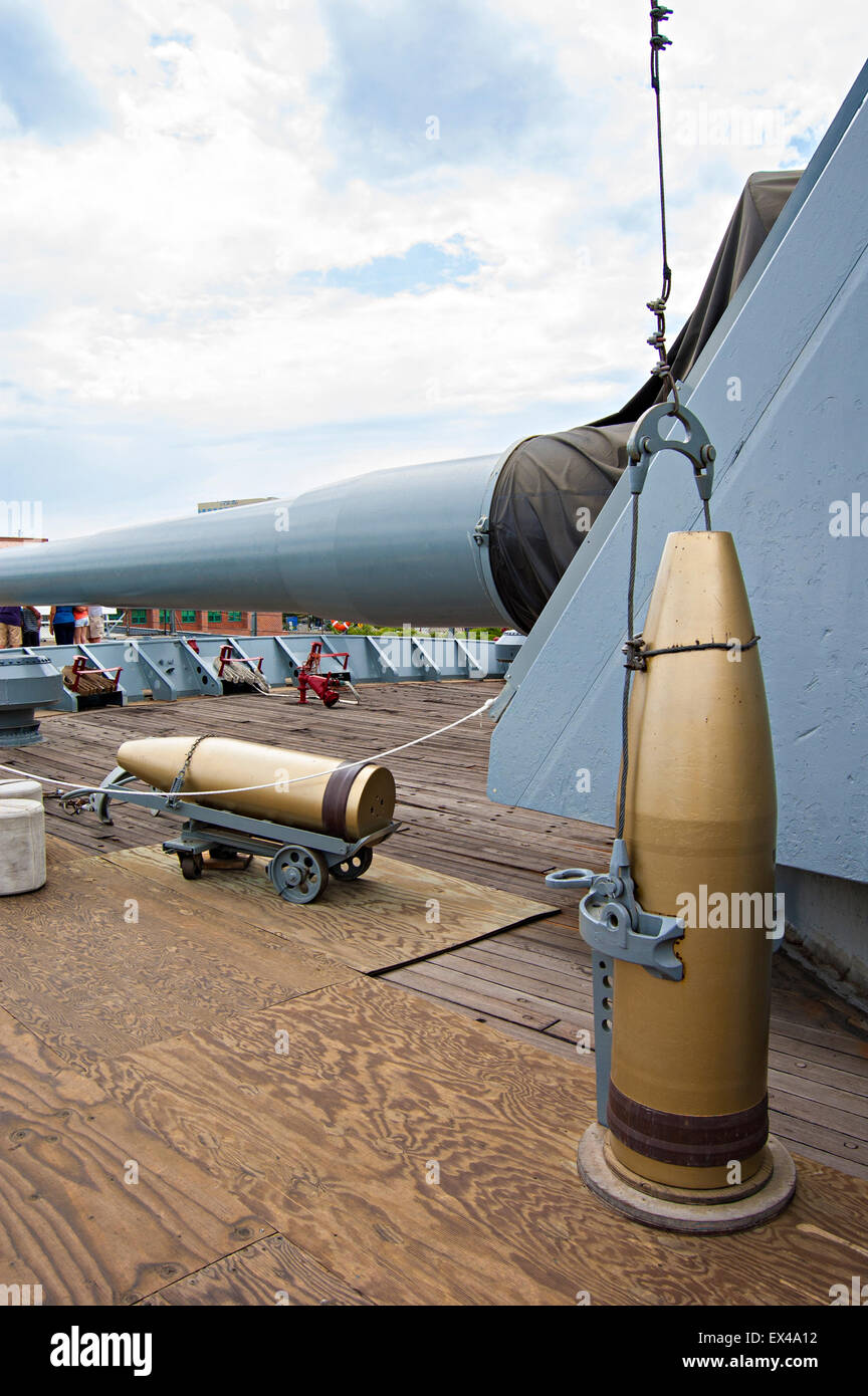 Battleship 16 inch shell hi-res stock photography and images - Alamy