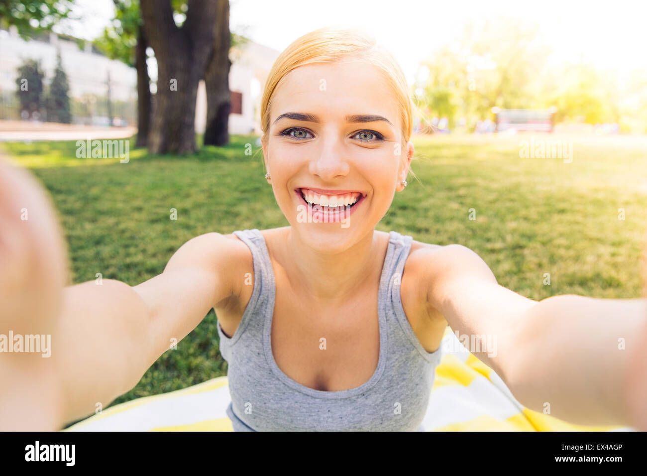 Beautiful blonde girl taking selfie hi-res stock photography and images ...