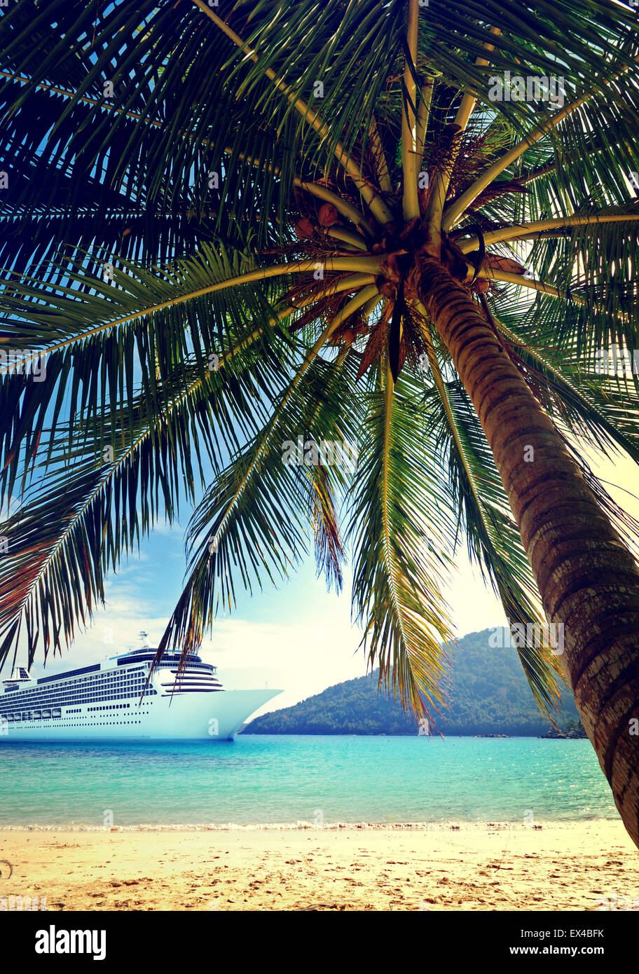 Summer Tropical Island Beach Cruise Ship Concept Stock Photo - Alamy