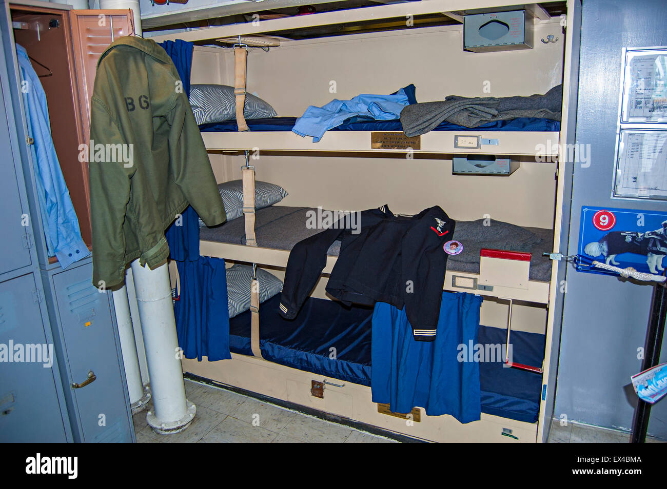 Navy ship bunk beds hi-res stock photography and images - Alamy