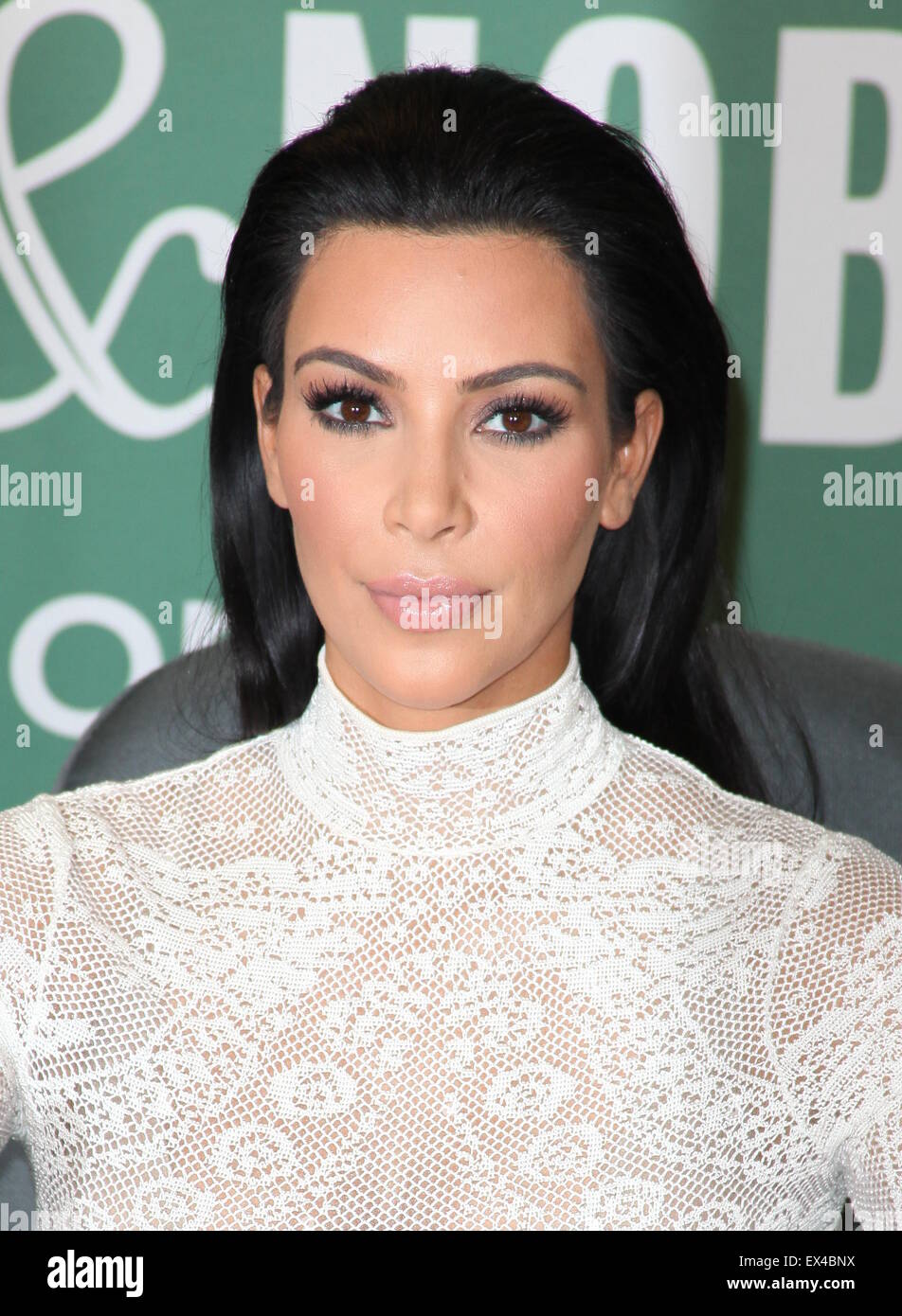 Kim Kardashian appears at Barnes & Noble for a book signing for her new ...