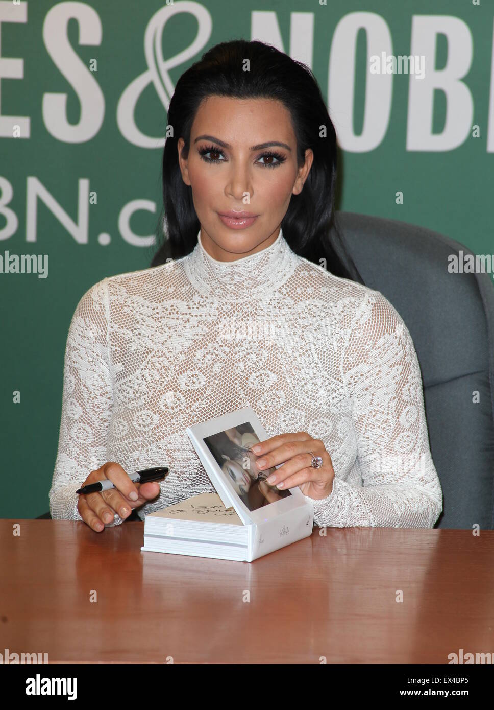 Kim Kardashian appears at Barnes & Noble for a book signing for her new ...
