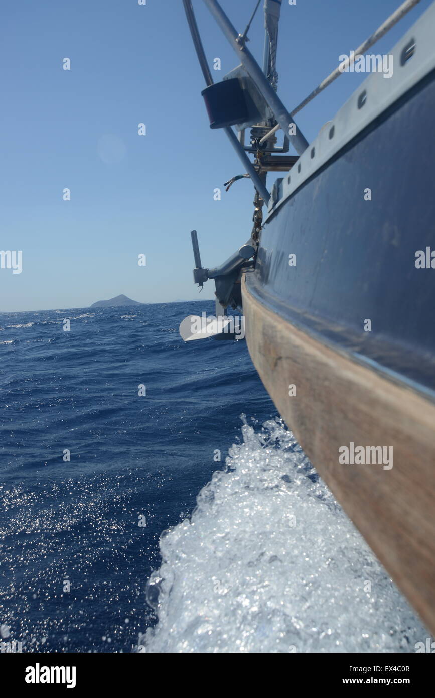 side of sailboat underway Stock Photo - Alamy