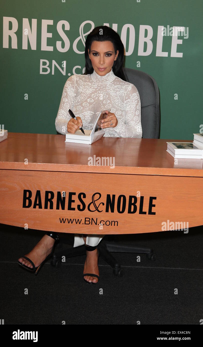 Kim Kardashian appears at Barnes & Noble for a book signing for her new ...