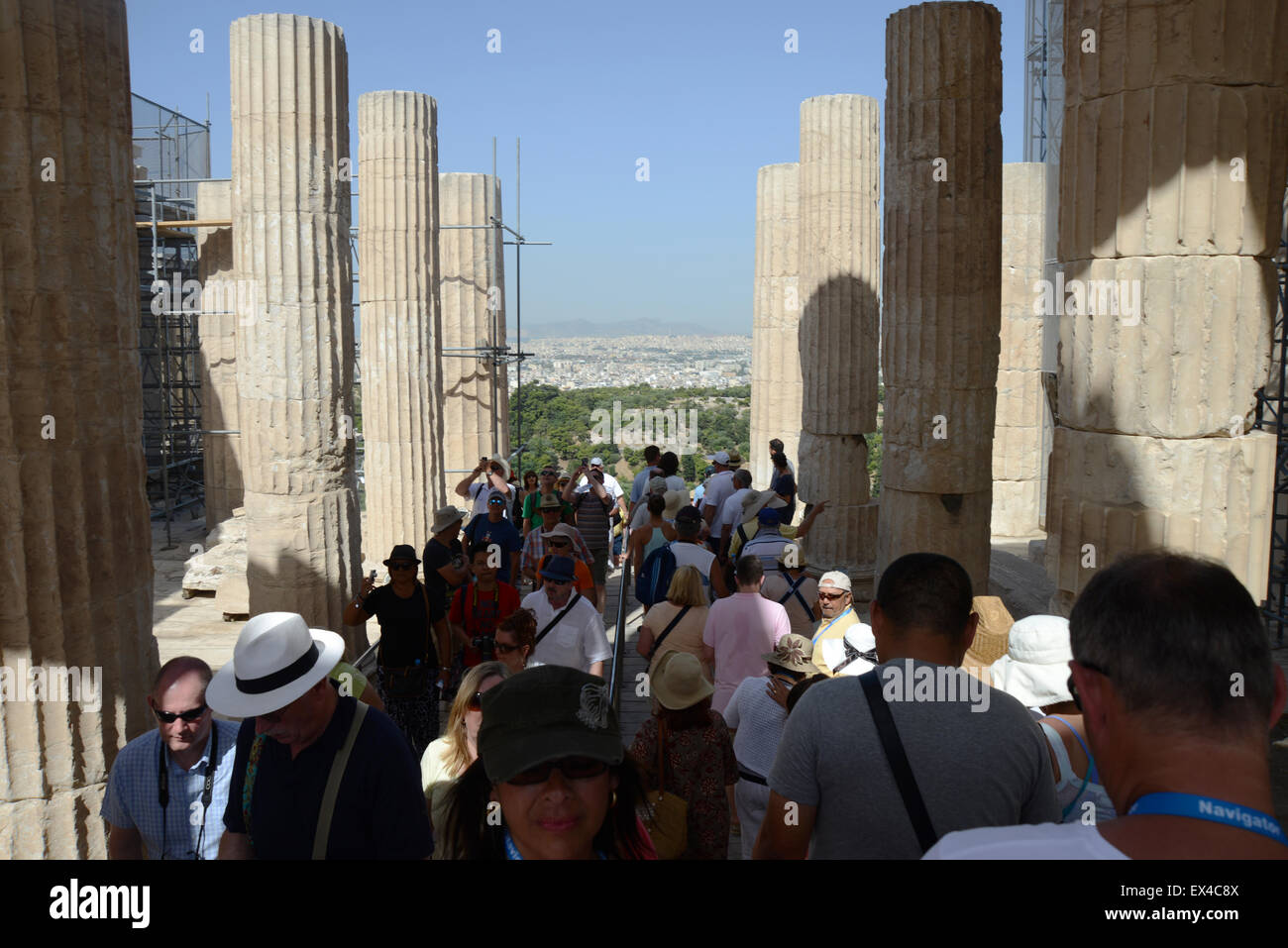 Athens Greece Parthenon crowd tourist Greek column Stock Photo - Alamy