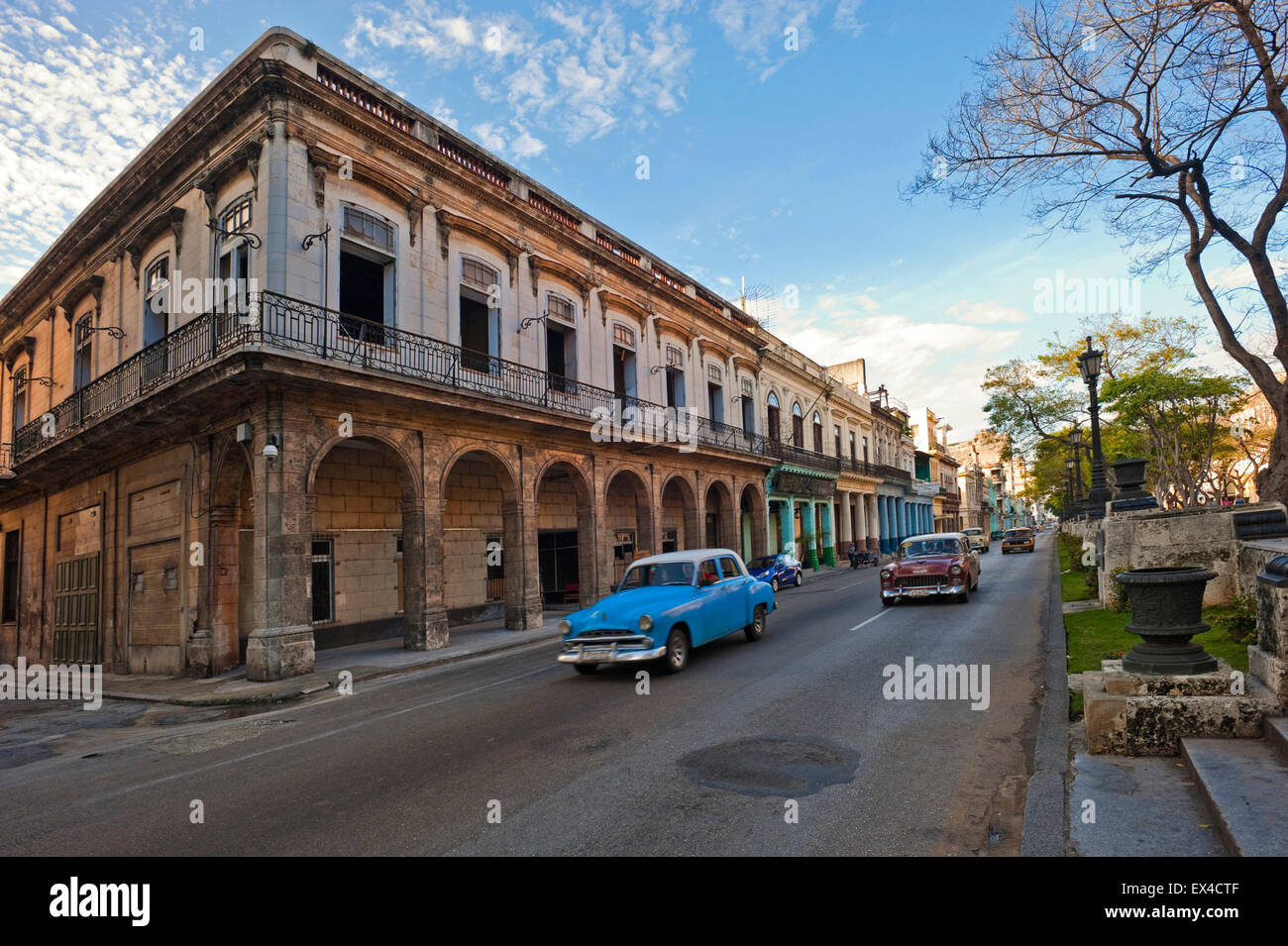 Building elevation across street hi-res stock photography and images ...
