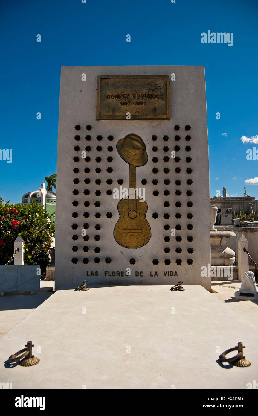 Compay segundo and his group hi-res stock photography and images - Alamy