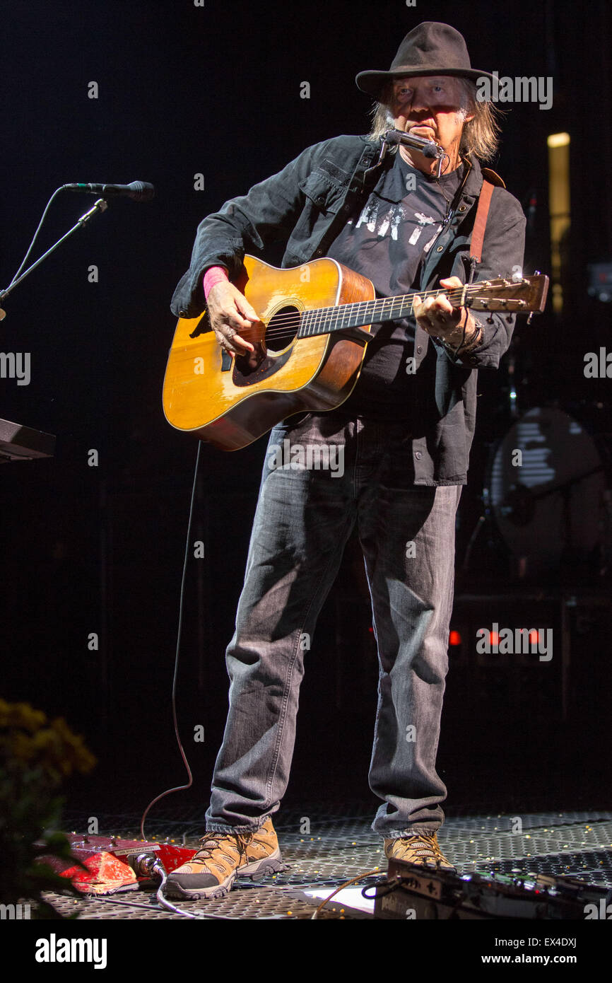 Neil young hi-res stock photography and images - Alamy