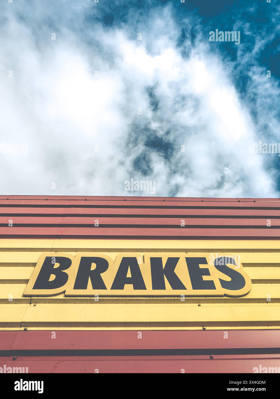 Mechanic garage signs hi-res stock photography and images - Alamy