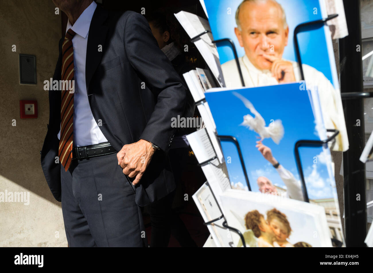 Italy man suit street hi-res stock photography and images - Alamy
