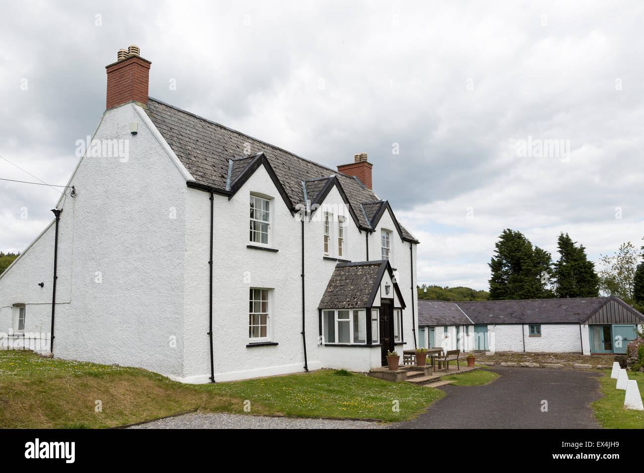 Farm cottage hi-res stock photography and images - Alamy