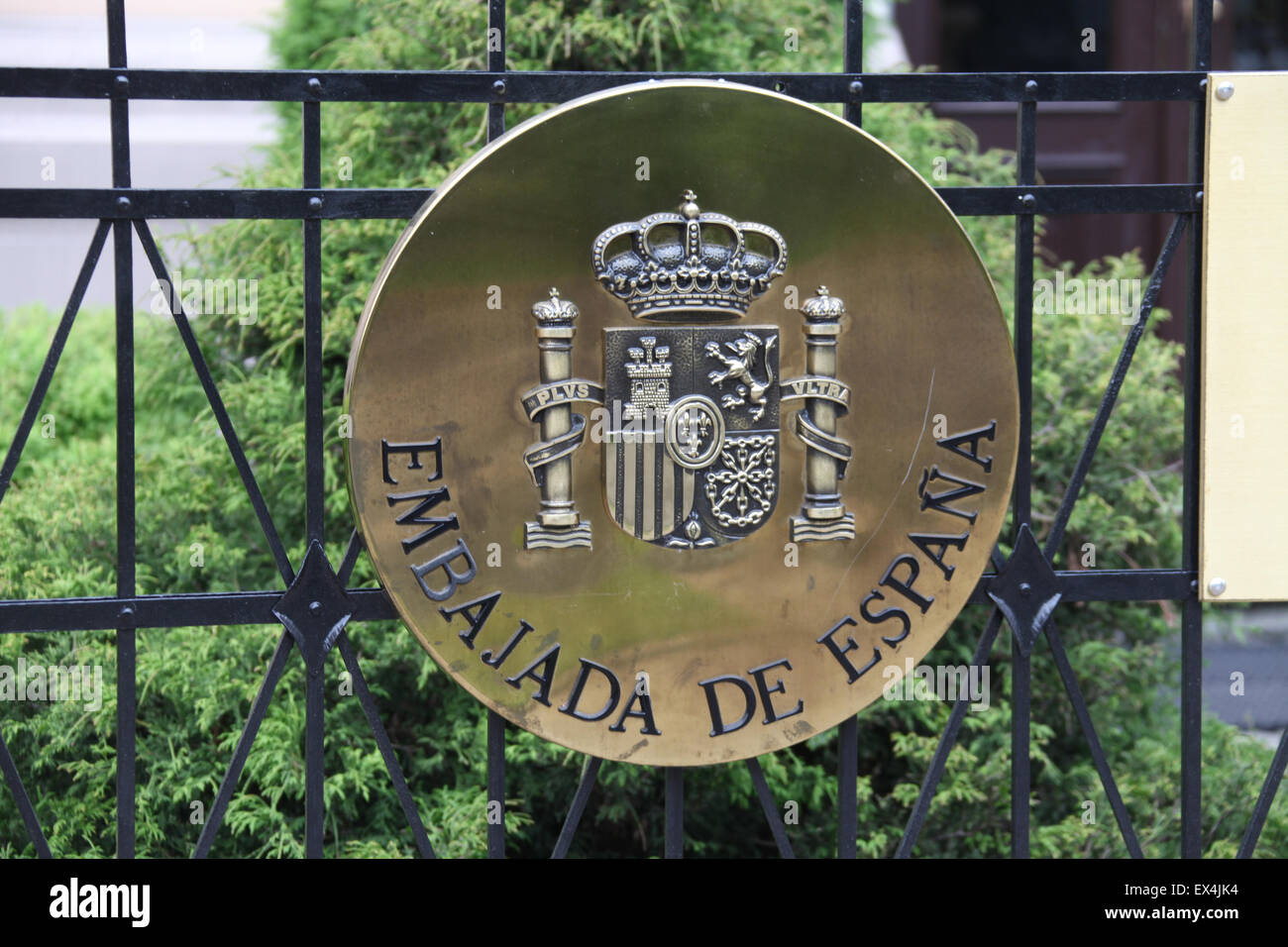 Embassy sign hi-res stock photography and images - Alamy