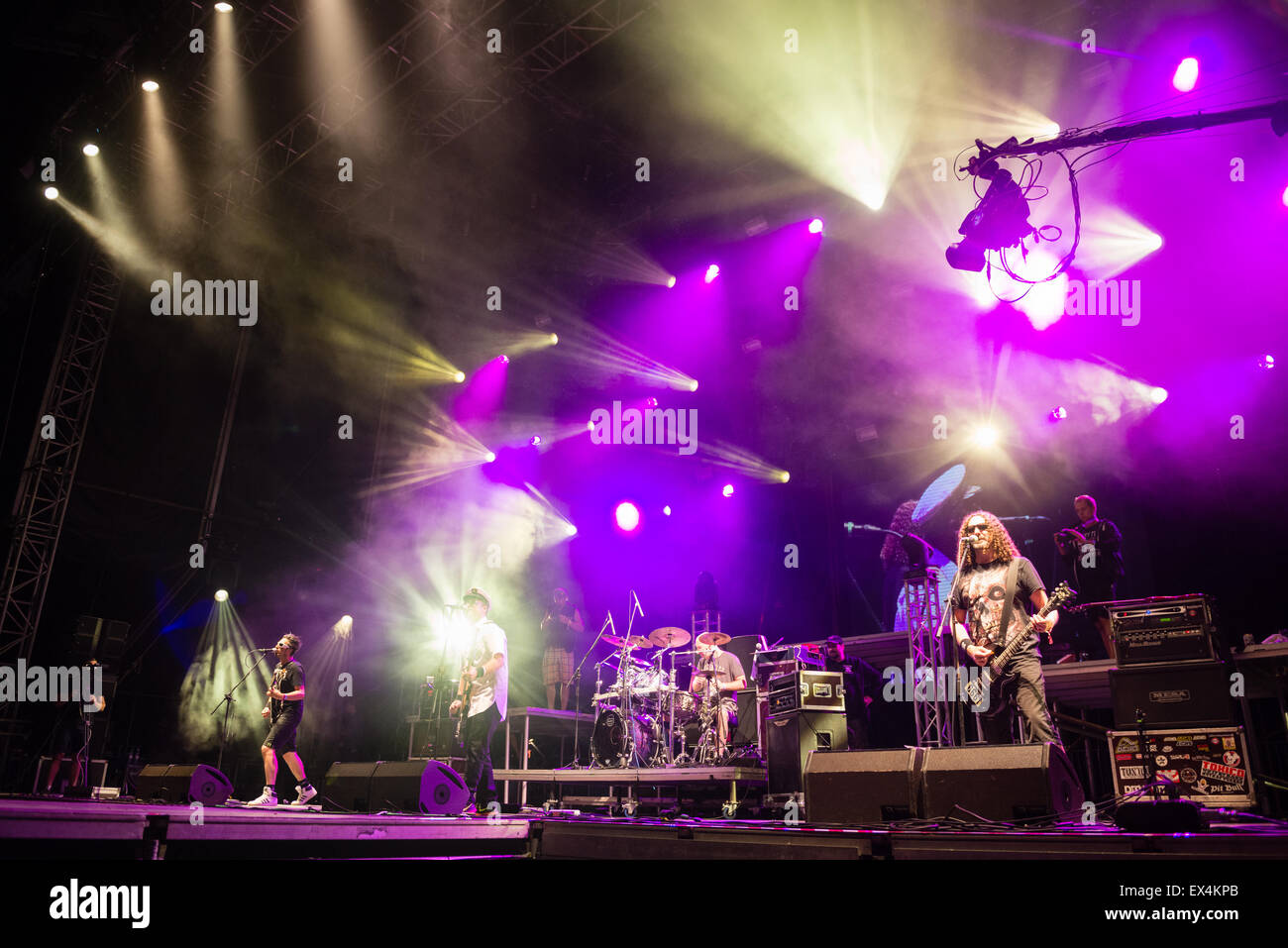 Comedy rock hi-res stock photography and images - Alamy