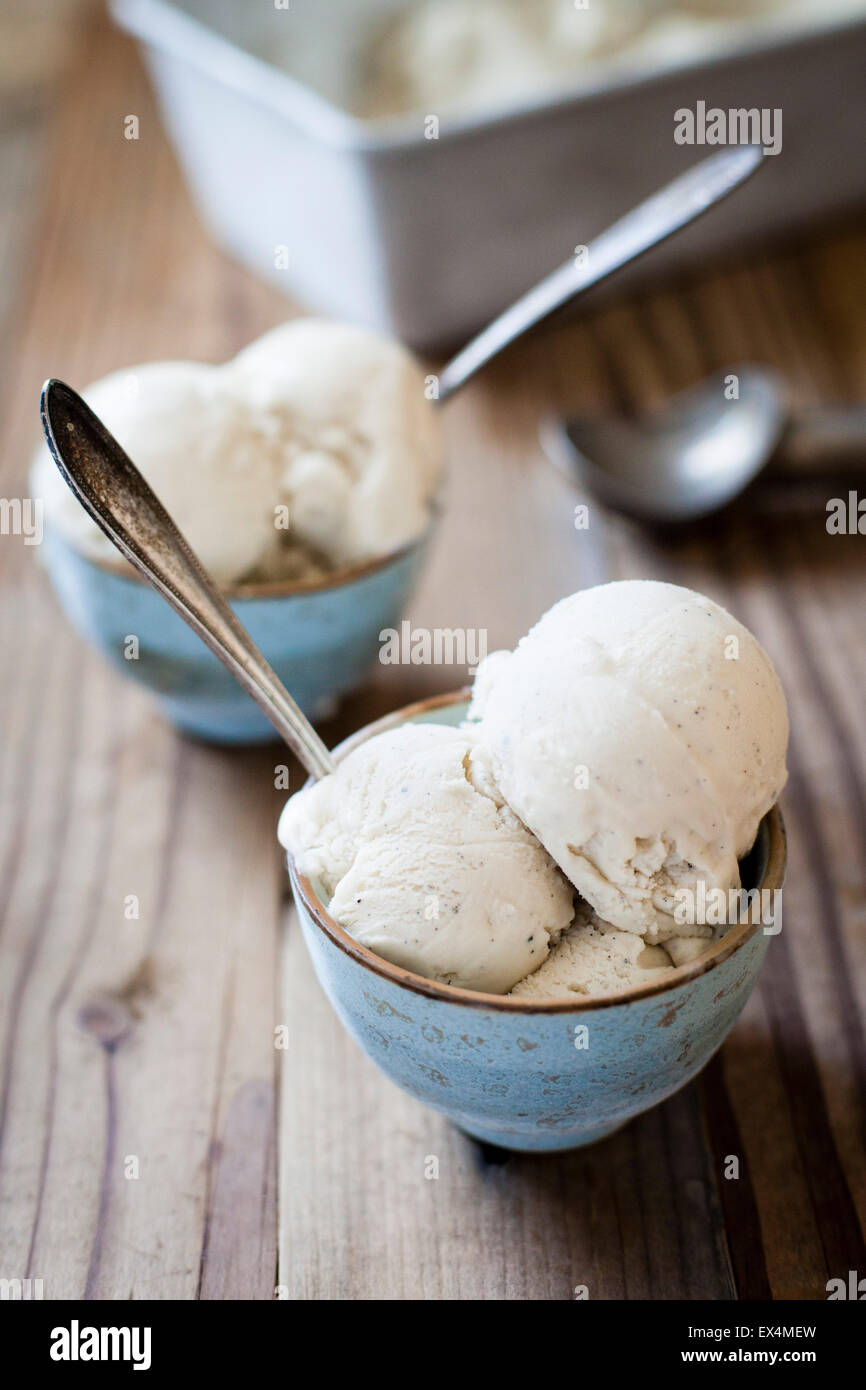 Vanilla ice cream scoop hi-res stock photography and images - Alamy