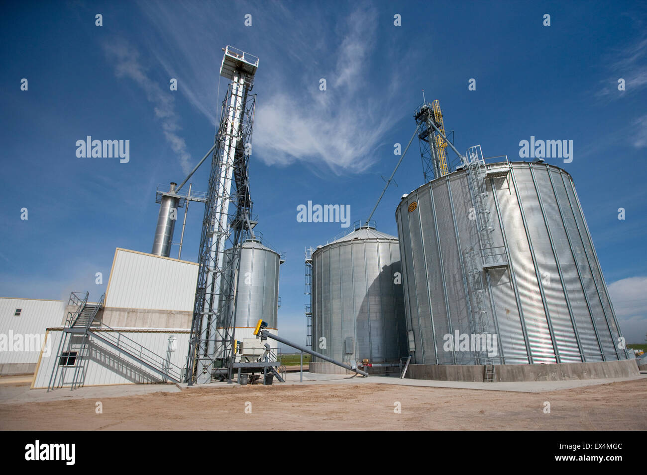 Feed bin hi-res stock photography and images - Alamy