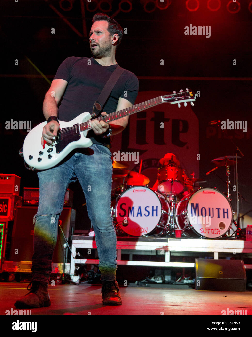 Milwaukee, Wisconsin, USA. 5th July, 2015. Guitarist SEAN HURWITZ of ...