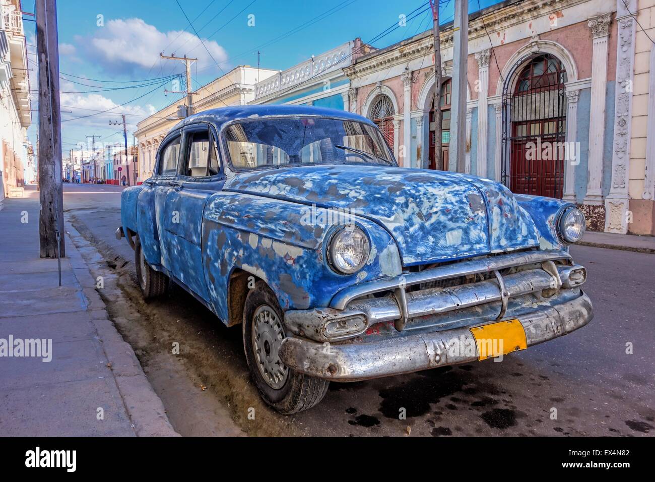 Cuban car with building hi-res stock photography and images - Alamy