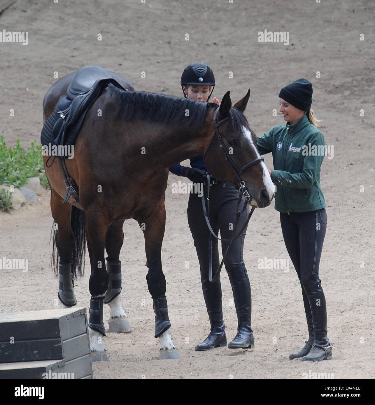 Iggy Azalea horse back riding in Calabasas while boyfriend Nick Young ...