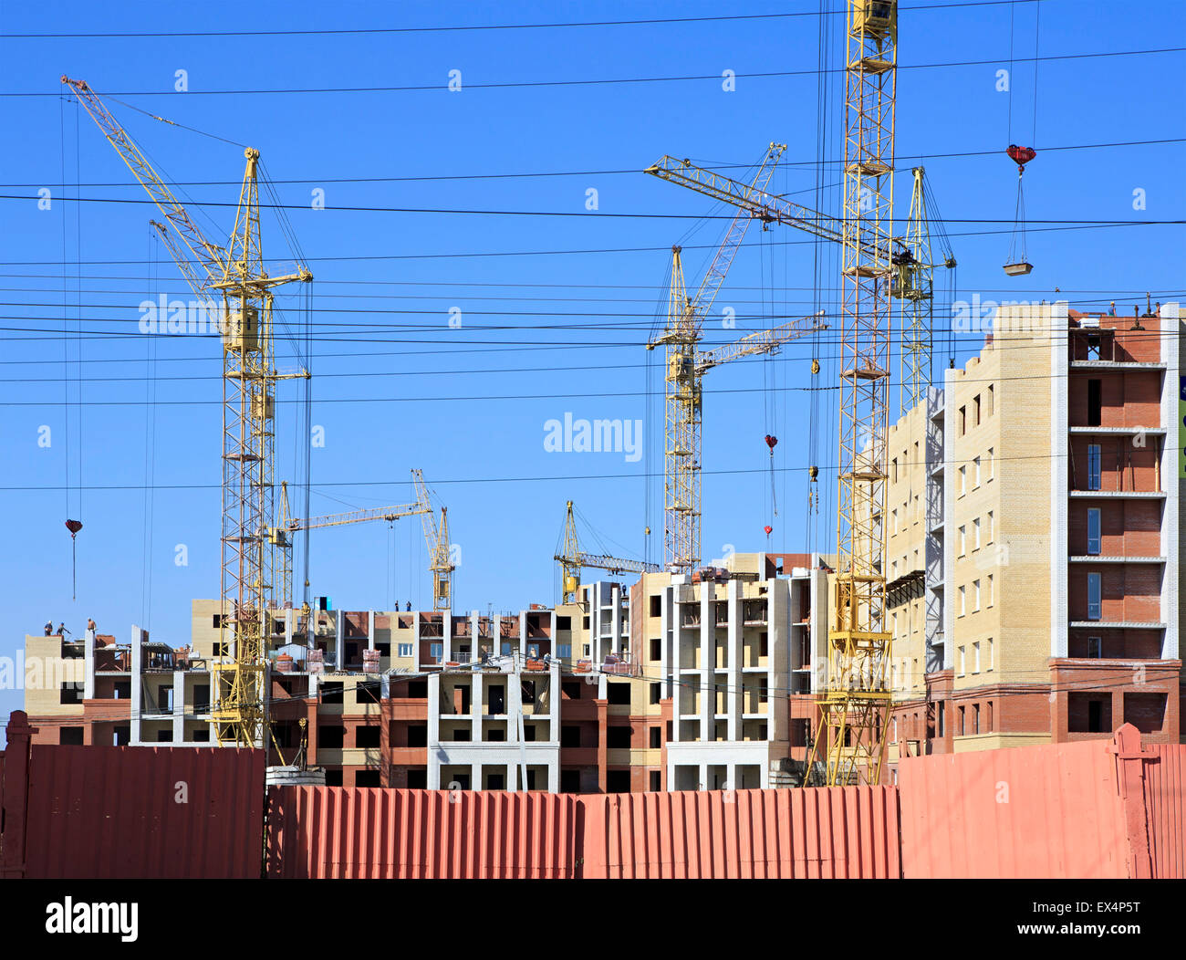 Construction of high-rise apartment brick building Stock Photo - Alamy