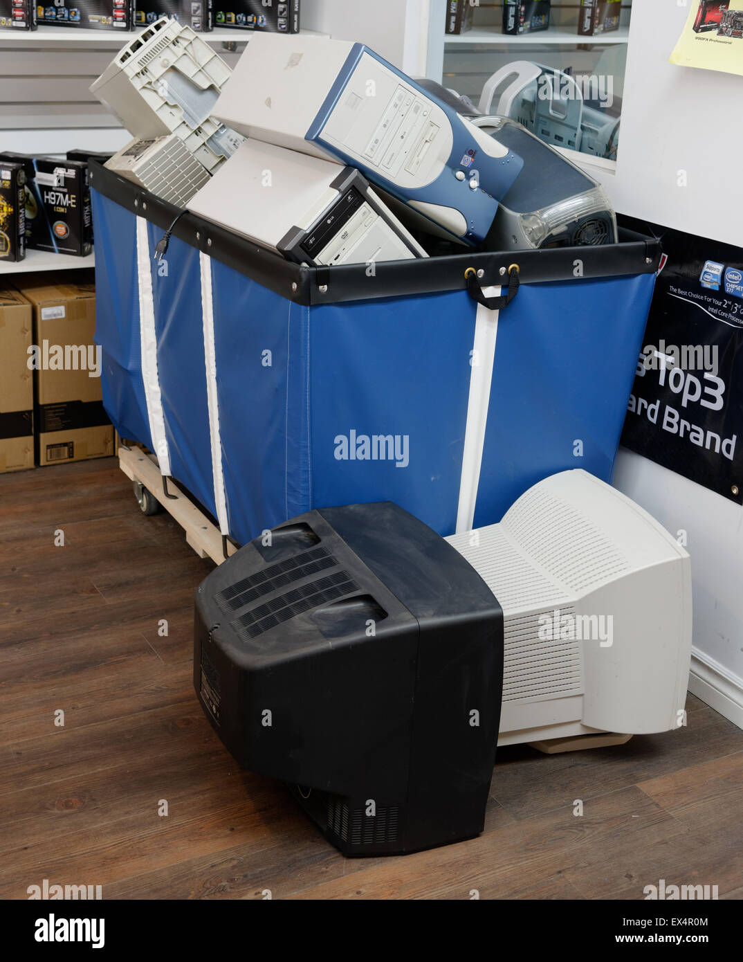 Computers hi-res stock photography and images - Alamy