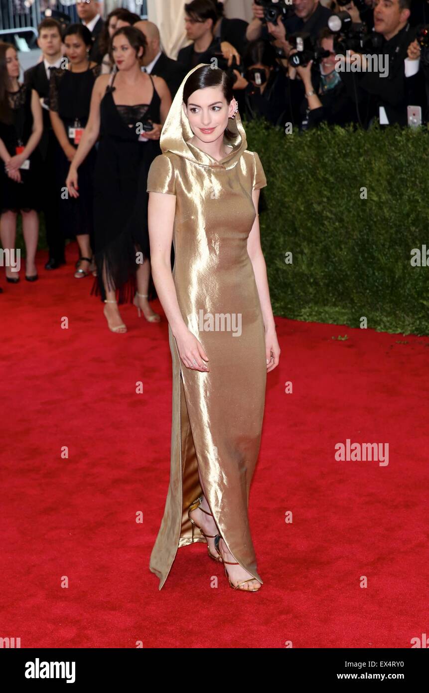 MET Gala 2015 'China: Through The Looking Glass' Costume Institute ...