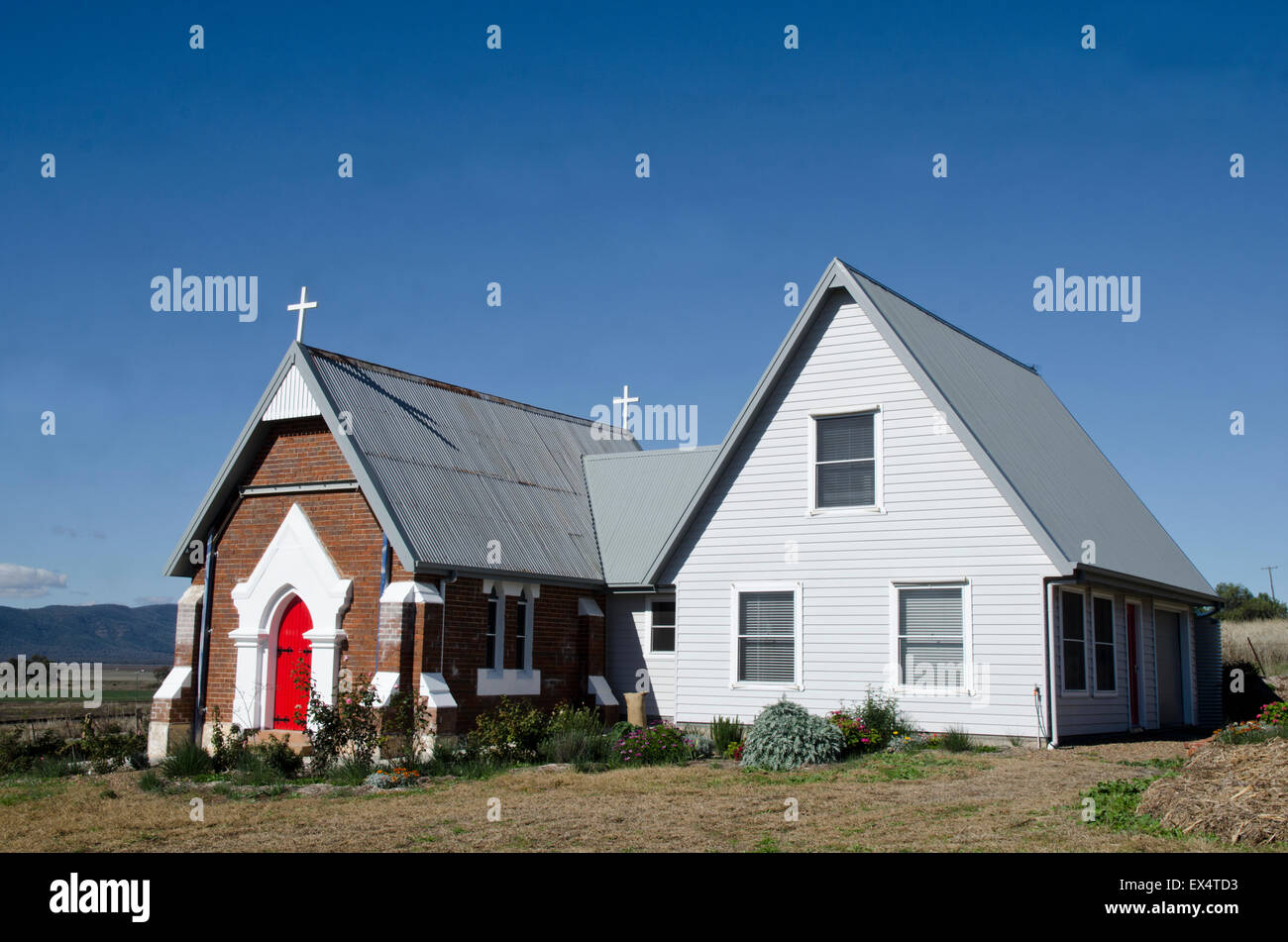 Deconsecrated Church, Breeza NSW Australia extended with private home ...
