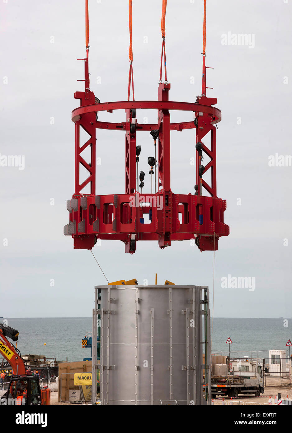 Brighton seafront construction hi-res stock photography and images - Alamy