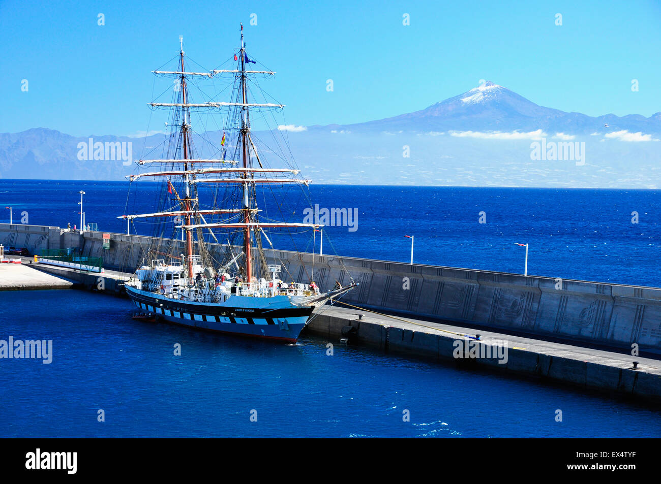 Brig rigged hi-res stock photography and images - Alamy