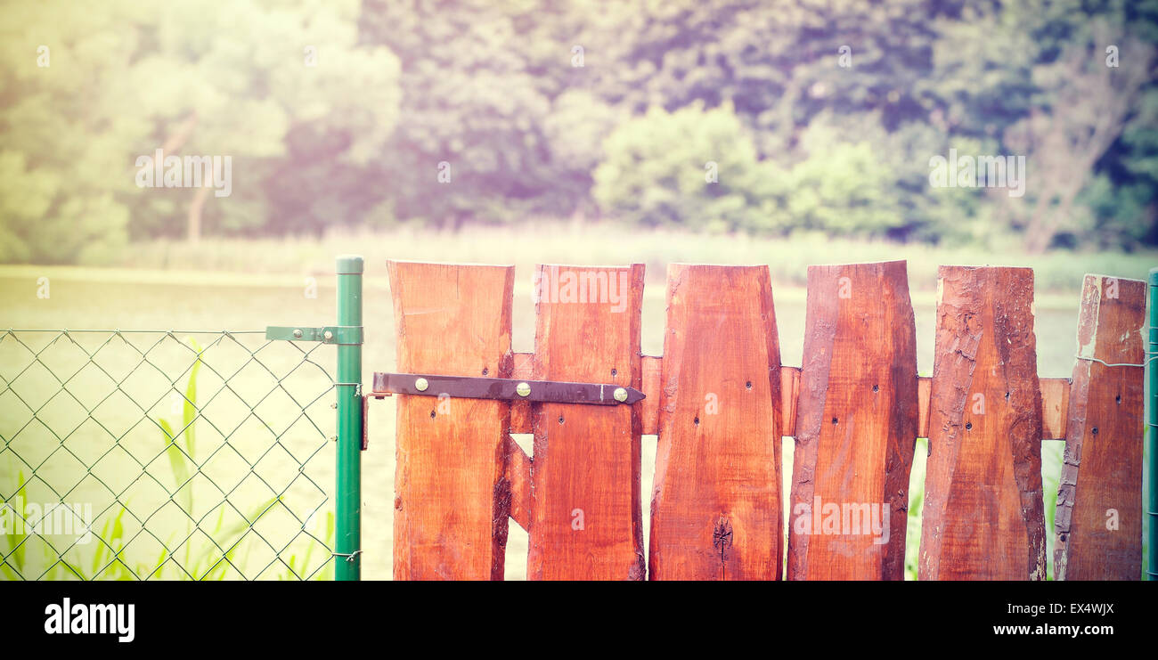 Retro wooden garden gate and wire fence Stock Photo - Alamy