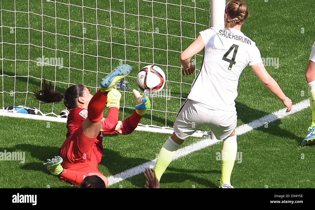 Vancouver, Canada. 05th July, 2015. US goalkeeper Hope Solo can not get ...