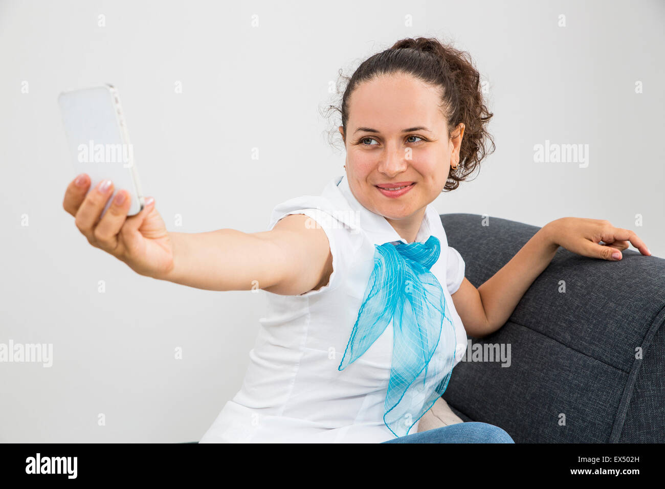 woman in her 20s with a cell phone Stock Photo - Alamy
