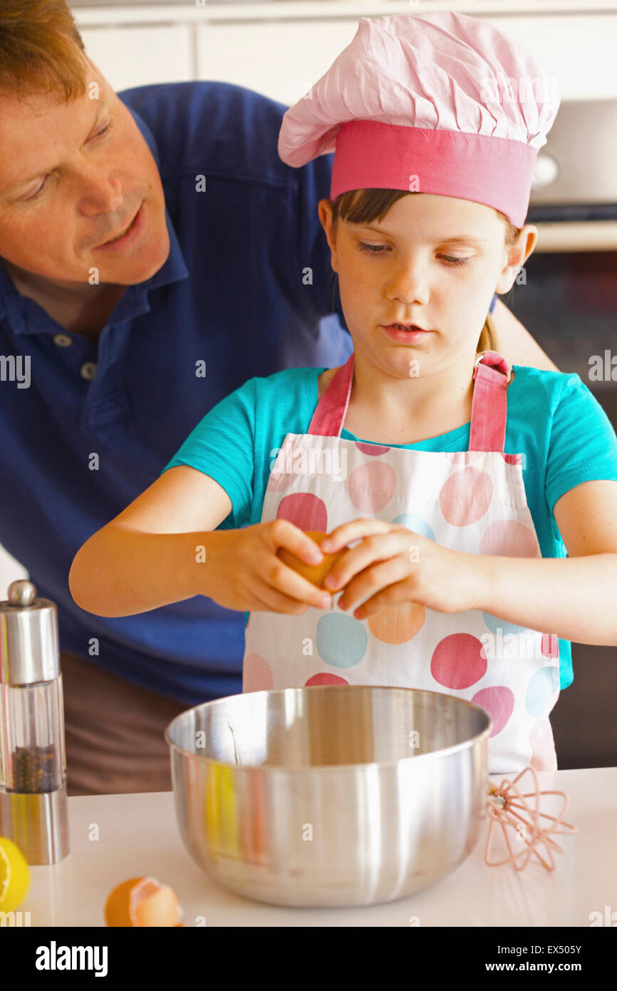 Father and daughter cooking hi-res stock photography and images - Alamy