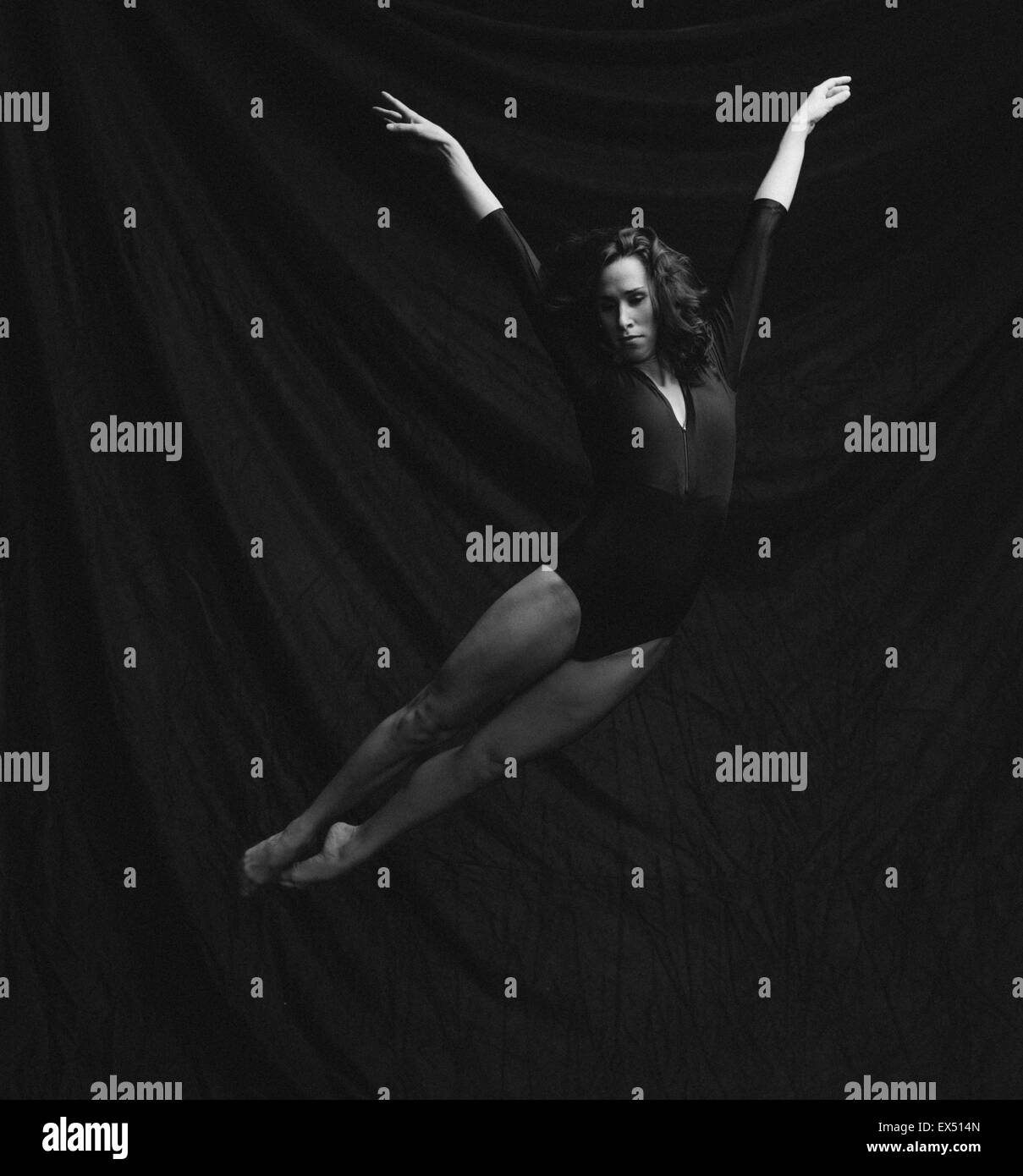 Dancer Leaping High Resolution Stock Photography and Images - Alamy